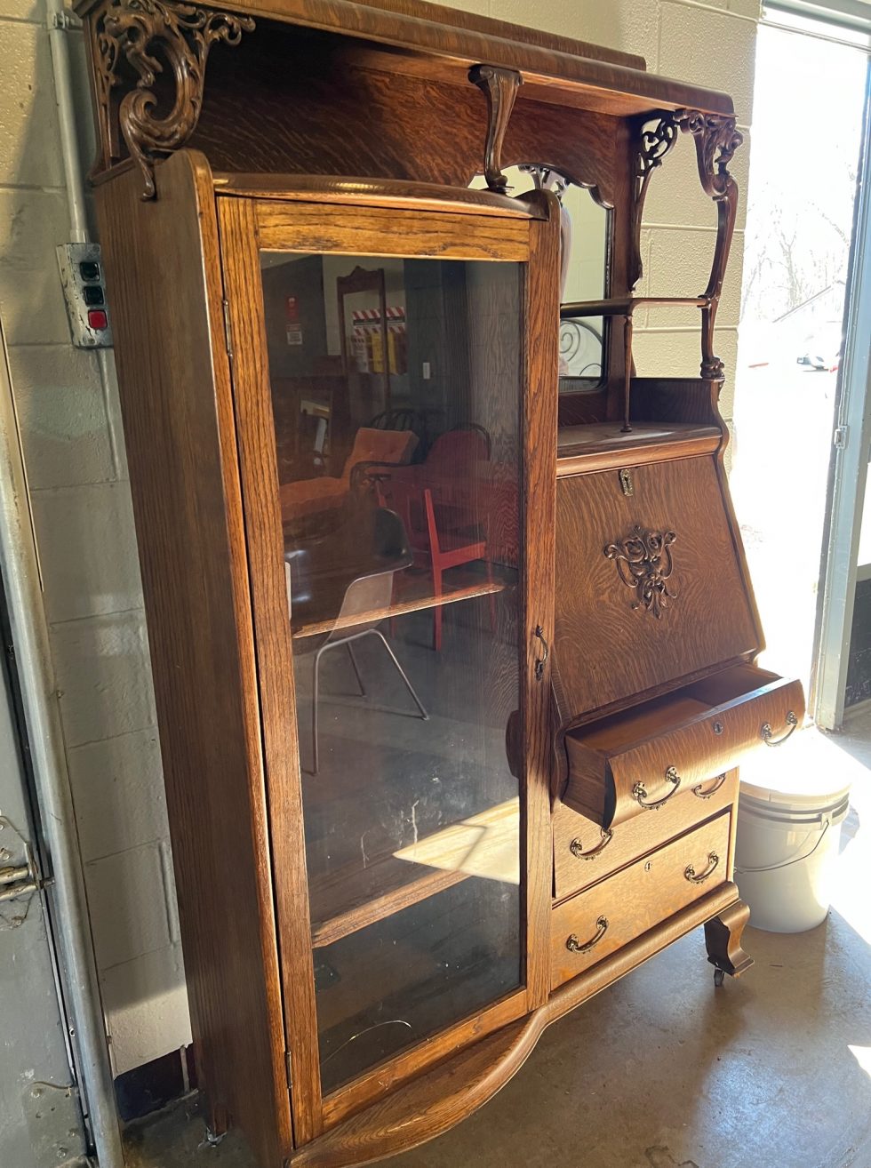 ANTIQUE & COLLECTIBLE ESTATE AUCTION | Howard Auctions and Estate Sales