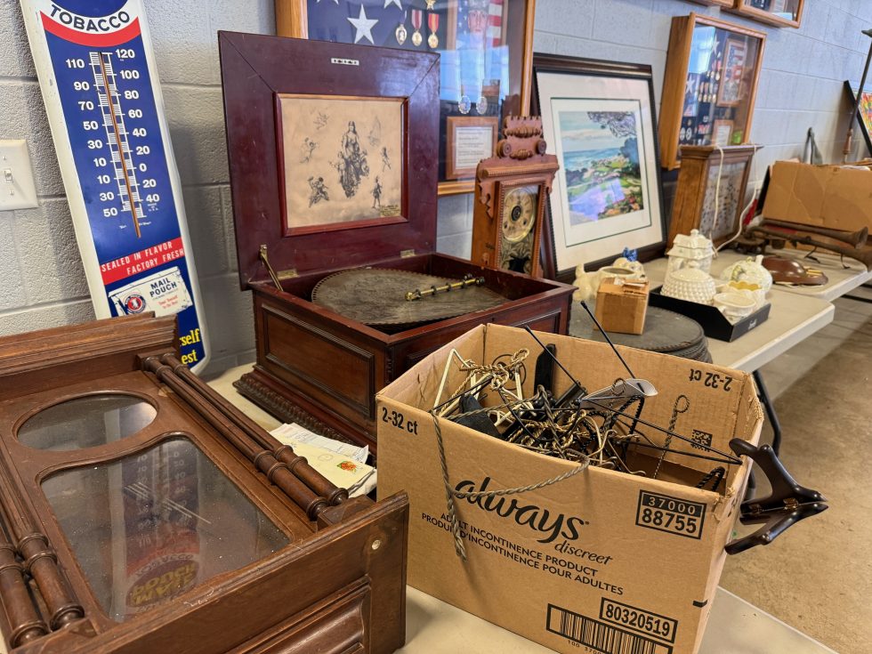LIVE ANTIQUE & COLLECTIBLE ESTATE AUCTION | Howard Auctions and Estate ...